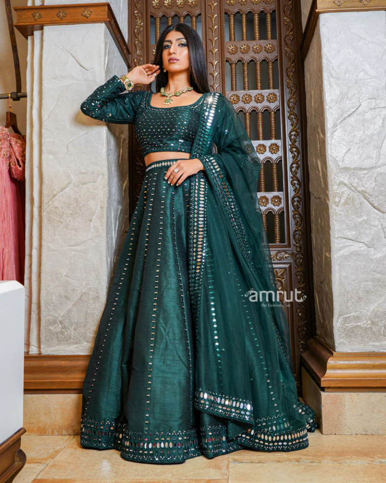25 Mehndi Outfit Ideas for Wedding Guests - Vogue Tidings